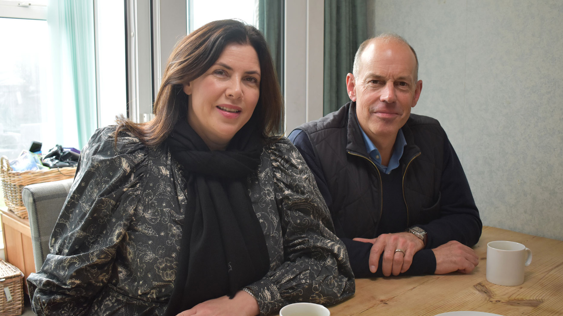 Watch Kirstie and Phil's Love It or List It: Signed | Stream free on ...